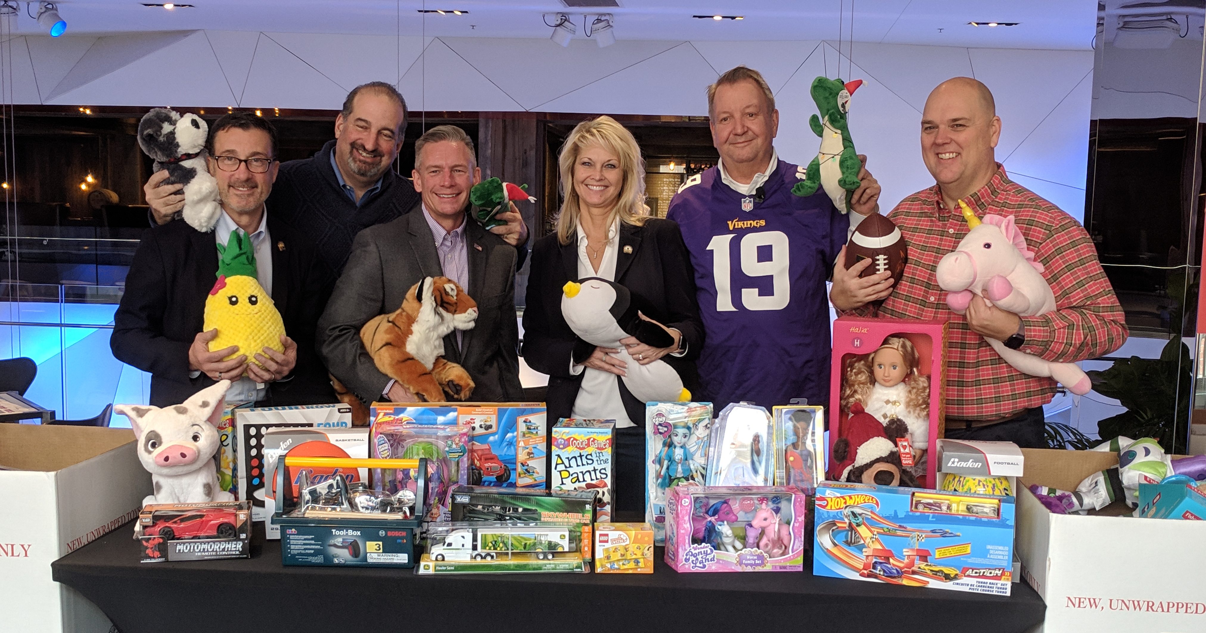REALTOR® Party Leaders Give Back